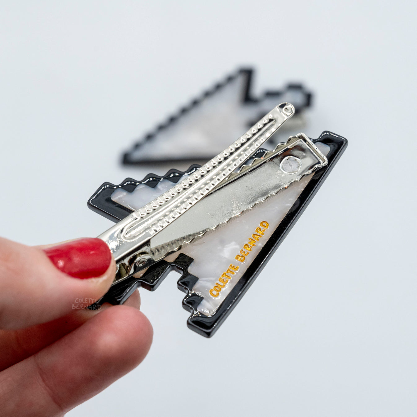 Open media 4 in modal