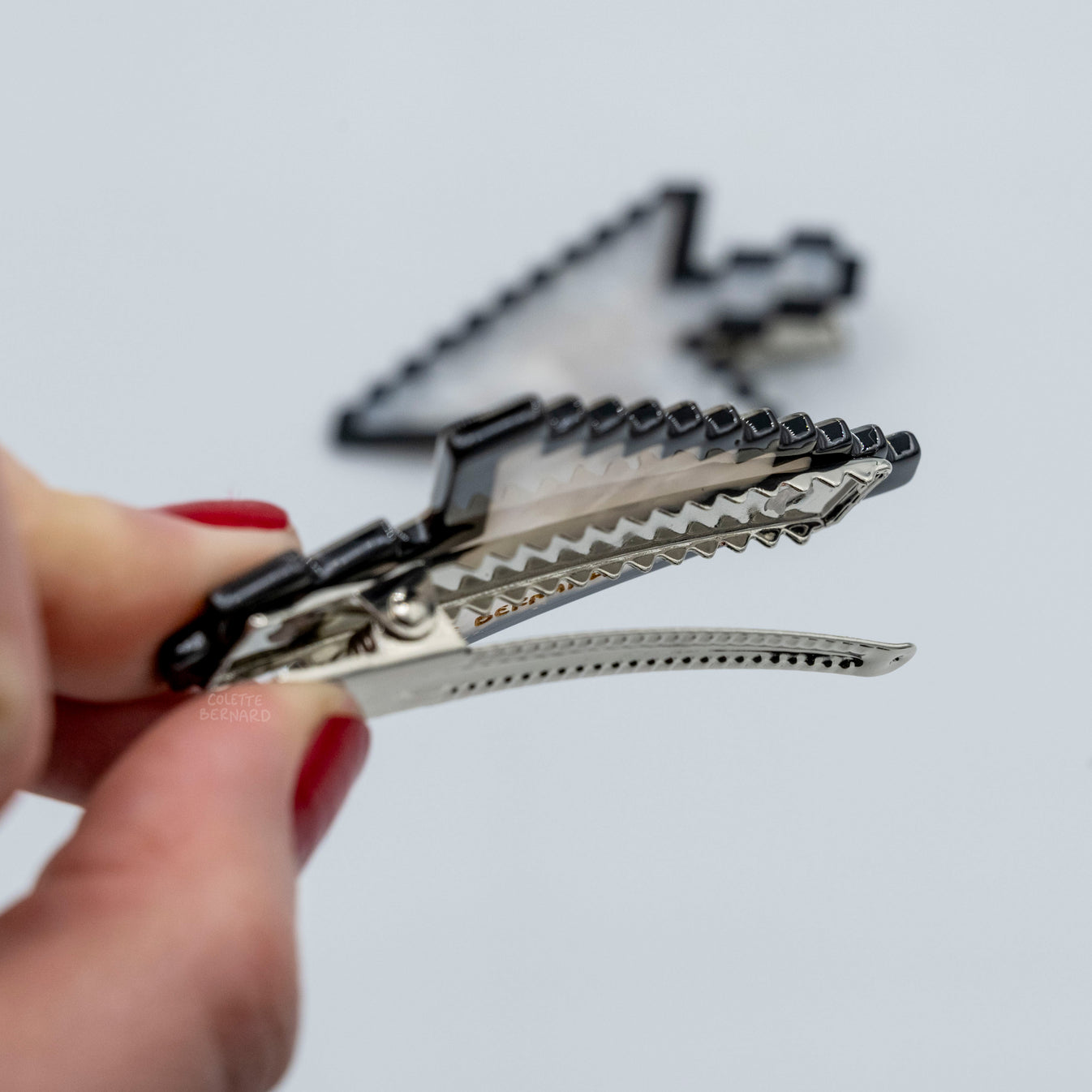 Open media 6 in modal